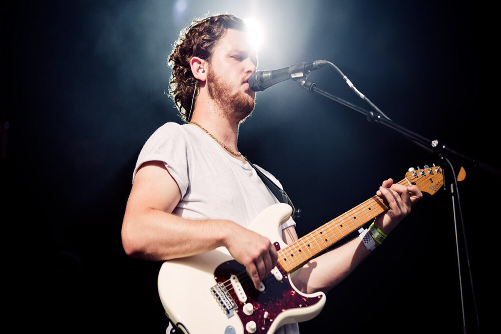 Learn the meaning behind The Meaning Behind "Left Hand Free" by alt-J ...